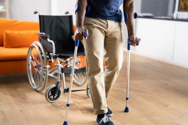 Guía completa para andar con muletas: consejos y técnicas